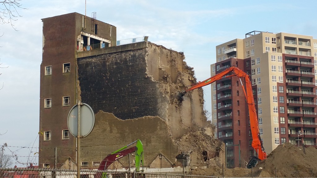 Sloop ACM gebouw in volle gang - OOG Radio en Televisie