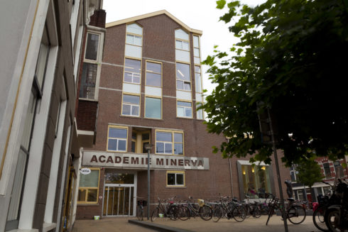 Expositie Minerva-studenten in voormalig pand Men at Work in Herestraat ...