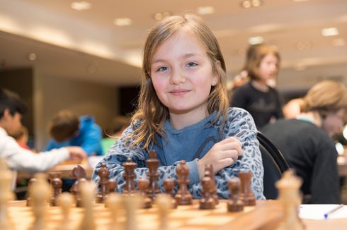 Machteld van Foreest (10) pakt titel bij jeugdschaken | OOG Groningen