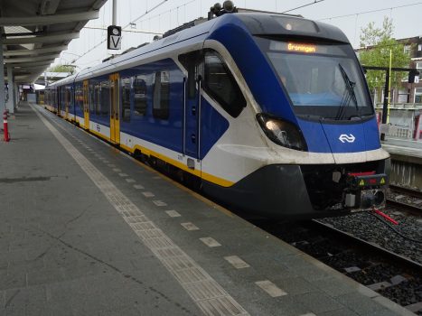 Nieuwe NS sprinter: Comfortabel, maar het uitschuifbare tafeltje is een ...