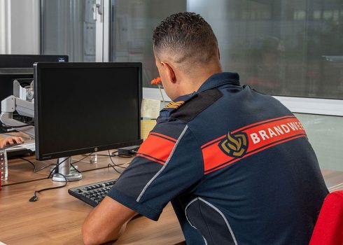 Groningse brandweer test nieuwe uniformen | OOG Groningen
