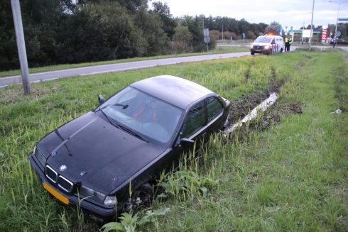 Automobilist verliest macht over het stuur en belandt in greppel | OOG Groningen
