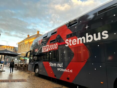 Top 2000 stembus voor De Drie Gezusters | OOG Groningen