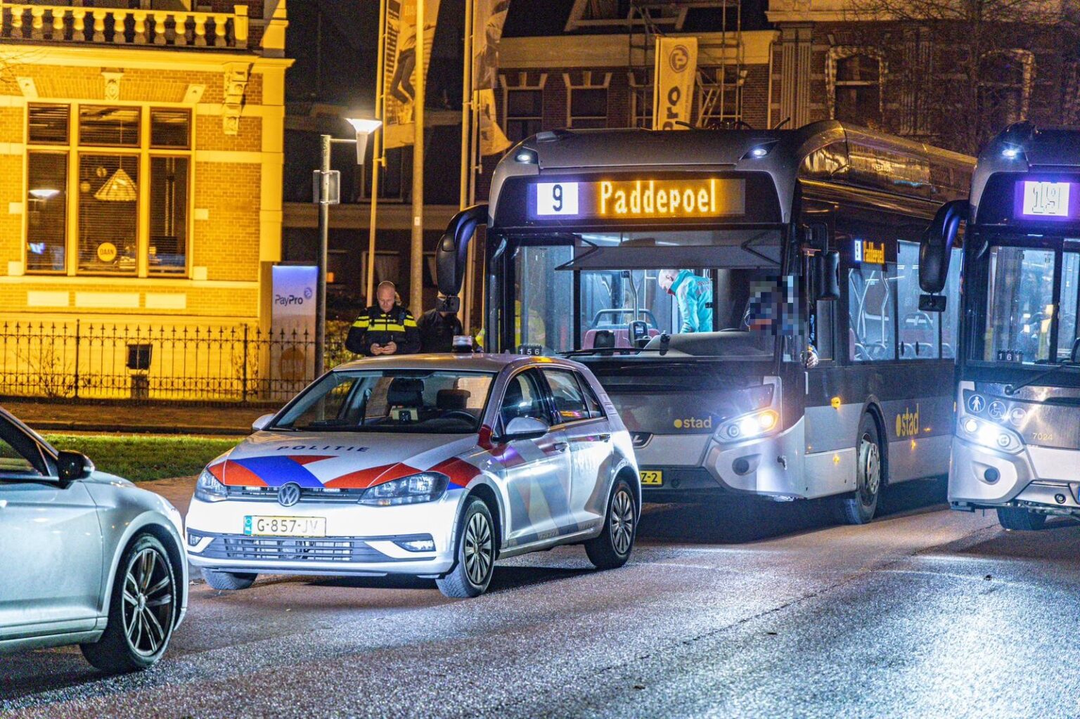Bestuurder stadsbus schept fietser op Emmaplein | OOG Groningen