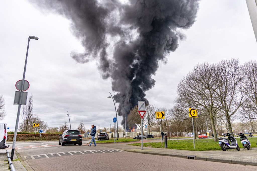 Vijftienhonderd kuub piepschuim verloren gegaan bij grote brand ...