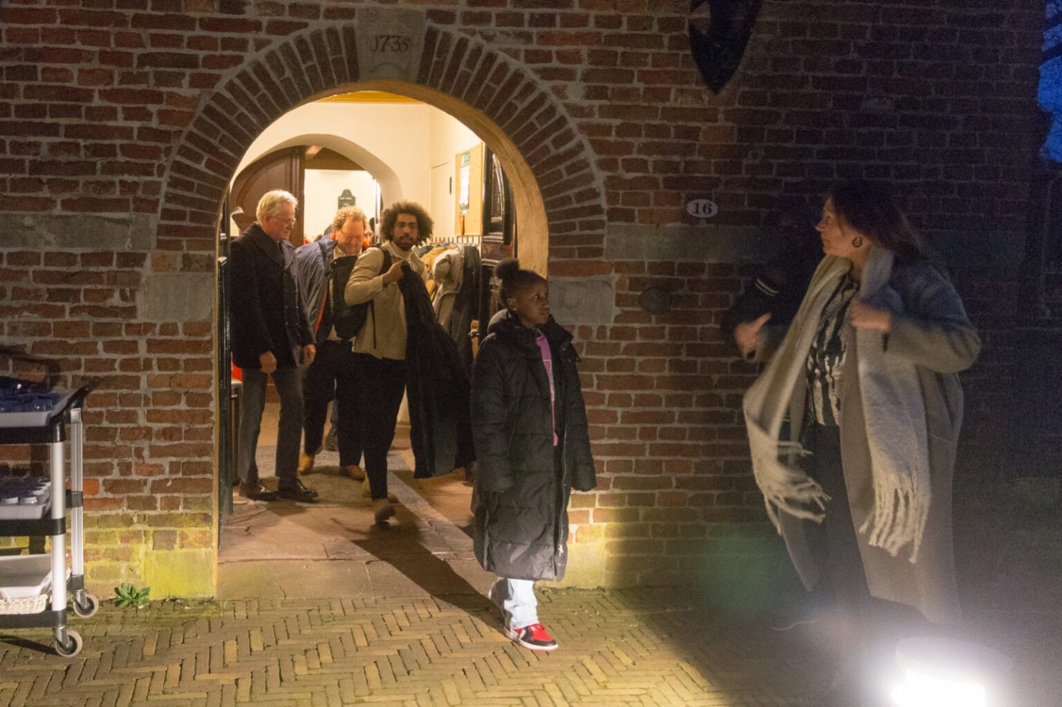 Bevrijding Stad herdacht in Bevrijdingsbos met brandende kaarsen en ...