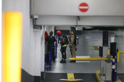 Autobrand in parkeergarage Pathé Bioscoop snel onder controle | OOG ...