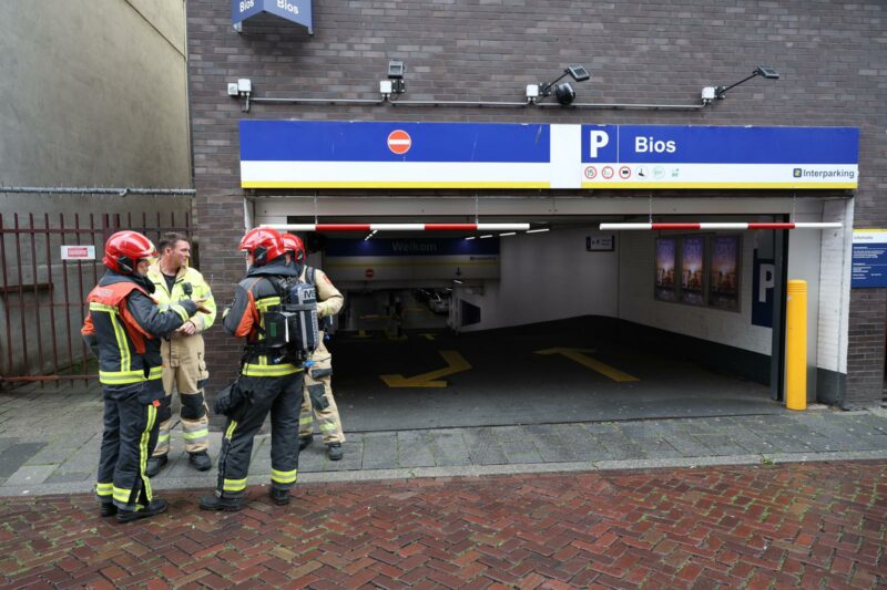 Autobrand in parkeergarage Pathé Bioscoop snel onder controle | OOG ...