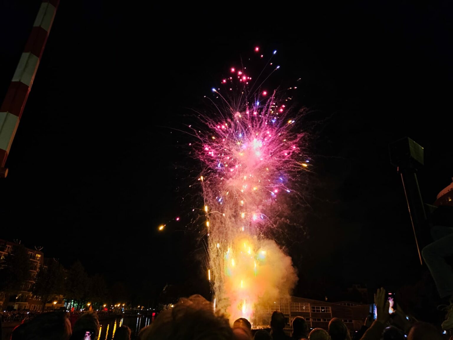 Groningens Ontzet afgesloten met groots vuurwerk: “Erg veel mensen ...