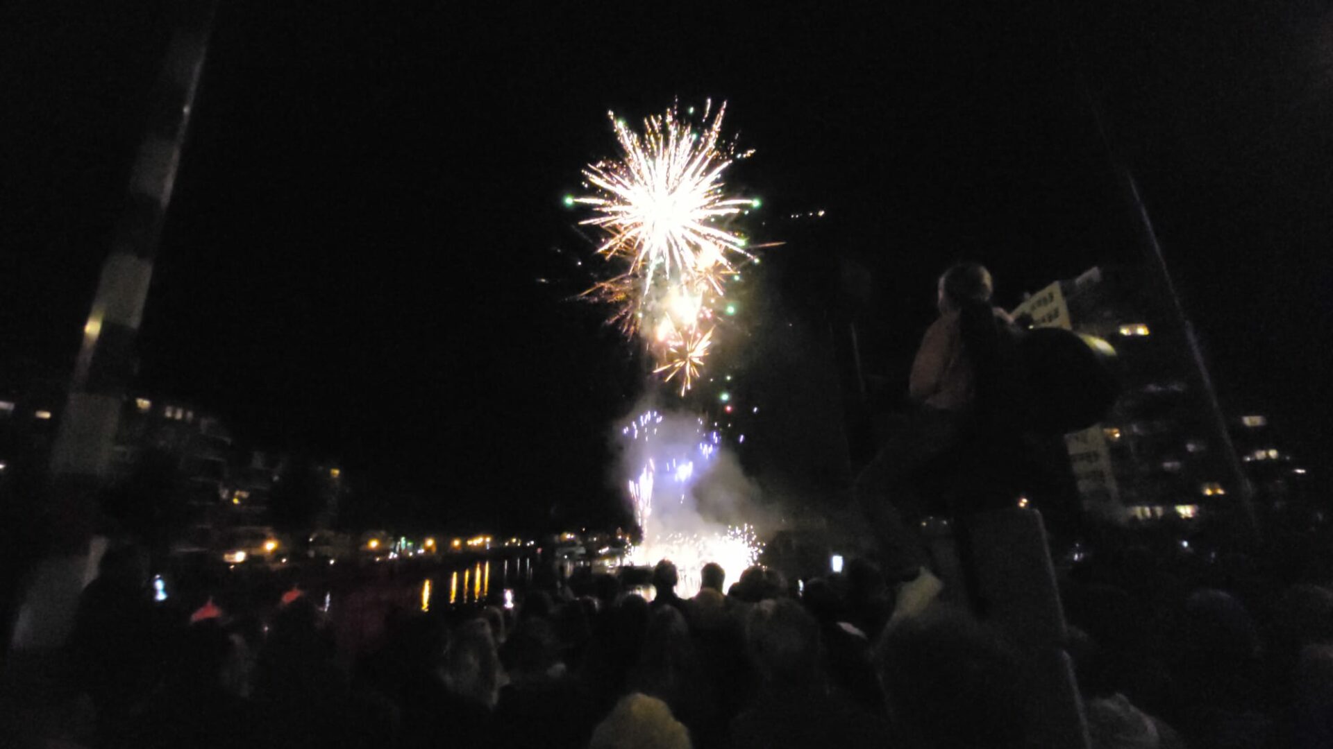 Groningens Ontzet afgesloten met groots vuurwerk: “Erg veel mensen ...