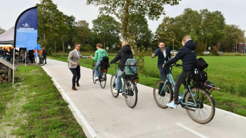 Doorfietsroute tussen Winsum en Groningen geopend met uitdeelactie ...