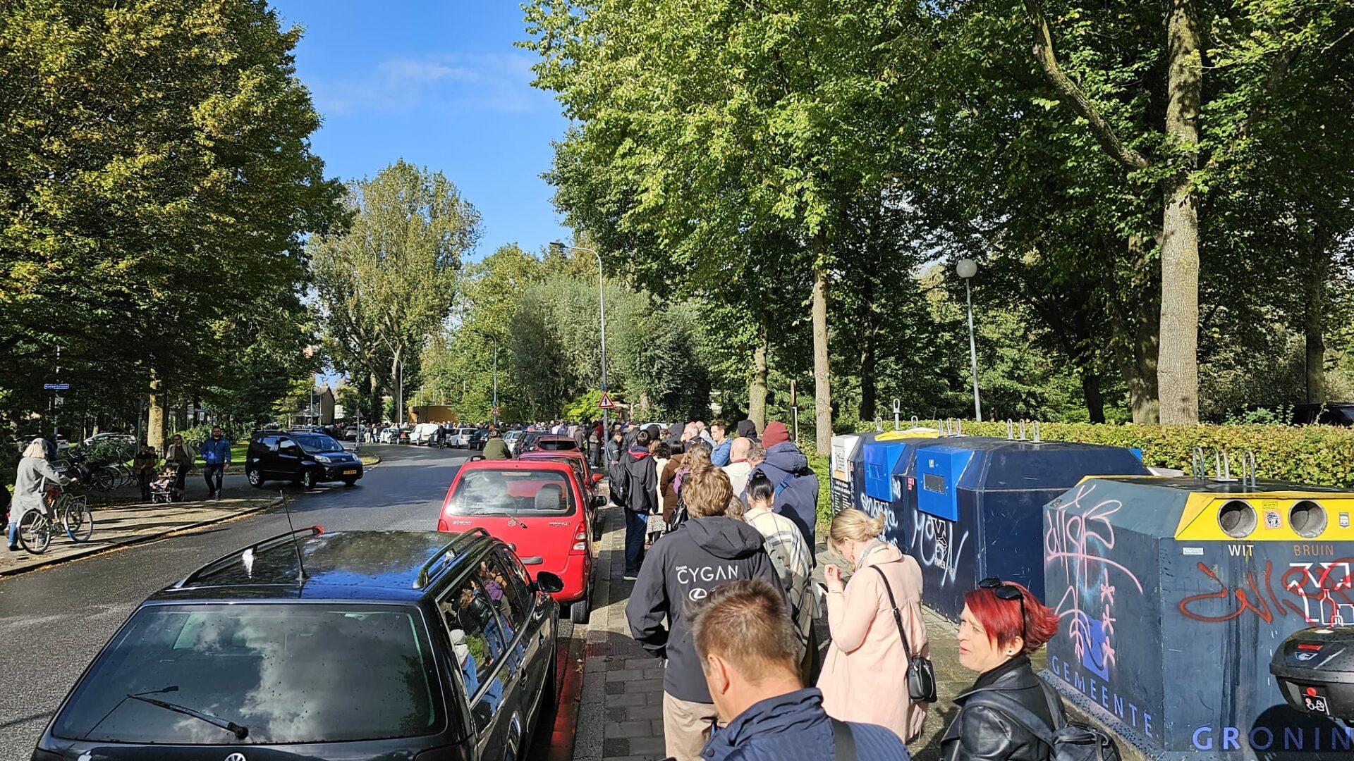 Poolse verkiezingsdag zorgt voor lange rijen in Vinkhuizen: “Ze komen ...