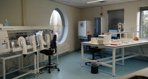 UMCG opent nieuwe faciliteit voor onderzoek naar microbioom | OOG Groningen