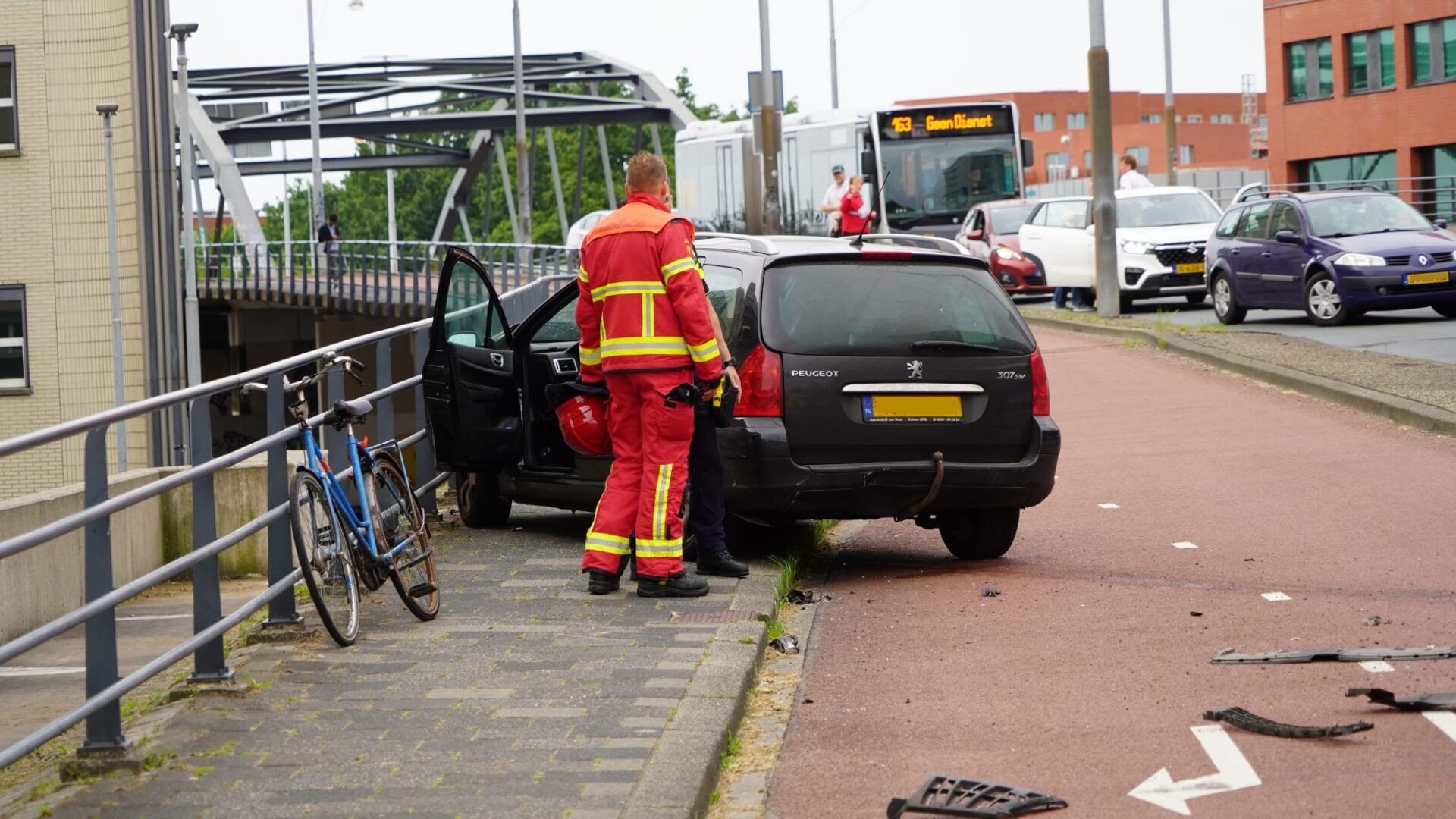Persoon gewond bij verkeersongeluk Emmasingel, één man aangehouden | OOG Groningen
