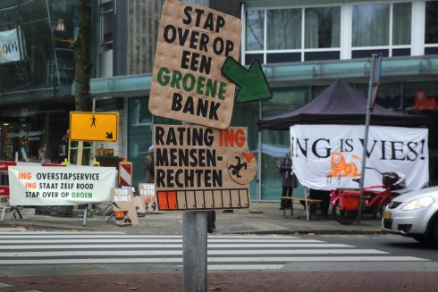 Extinction Rebellion voert actie bij ING: ‘Waarom niet overstappen naar ...