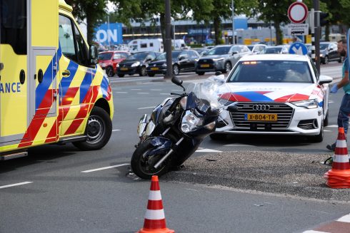 Motorrijder gewond bij botsing met personenauto Europaweg - Oozo.nl