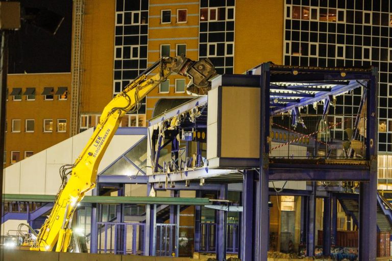 Blauwe brug bij Hoofdstation gesloopt (foto’s) | OOG Groningen