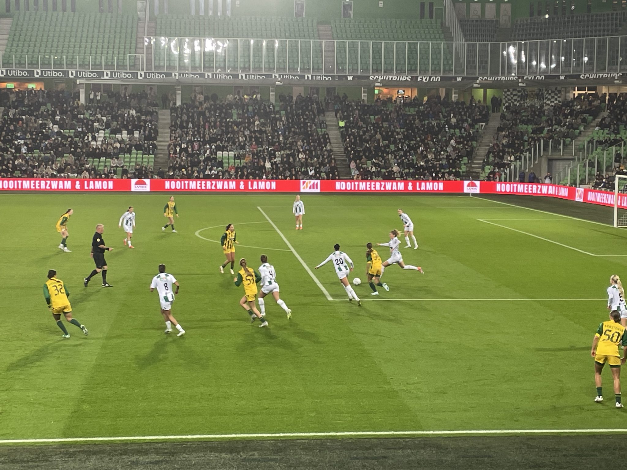 FC Groningen Vrouwen beleeft historische avond in de Euroborg met winst ...