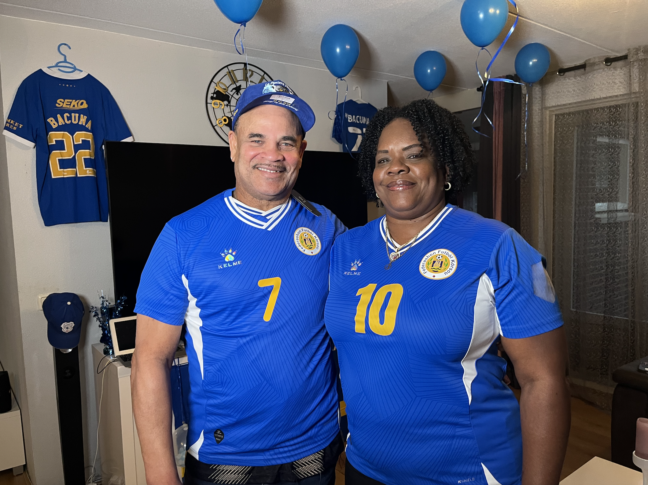 Vader en moeder Bacuna stralen van trots: WK-kwalificatie Curaçao in de ...