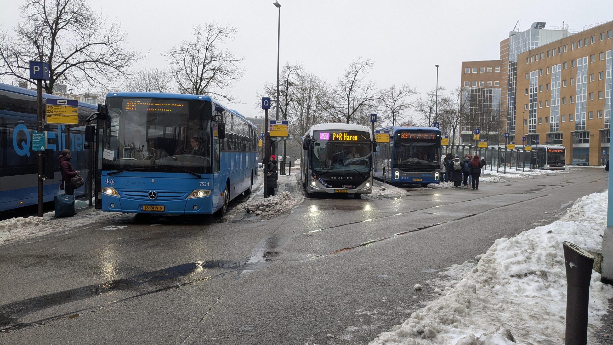 Qbuzz herstart busdienstregeling na gladheid, gehele maandag nog ...